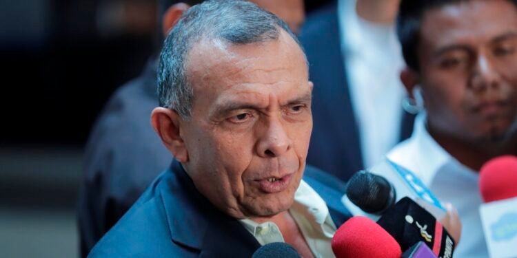 Expresidente Pepe Lobo se sube de nuevo al ring de la política en ...
